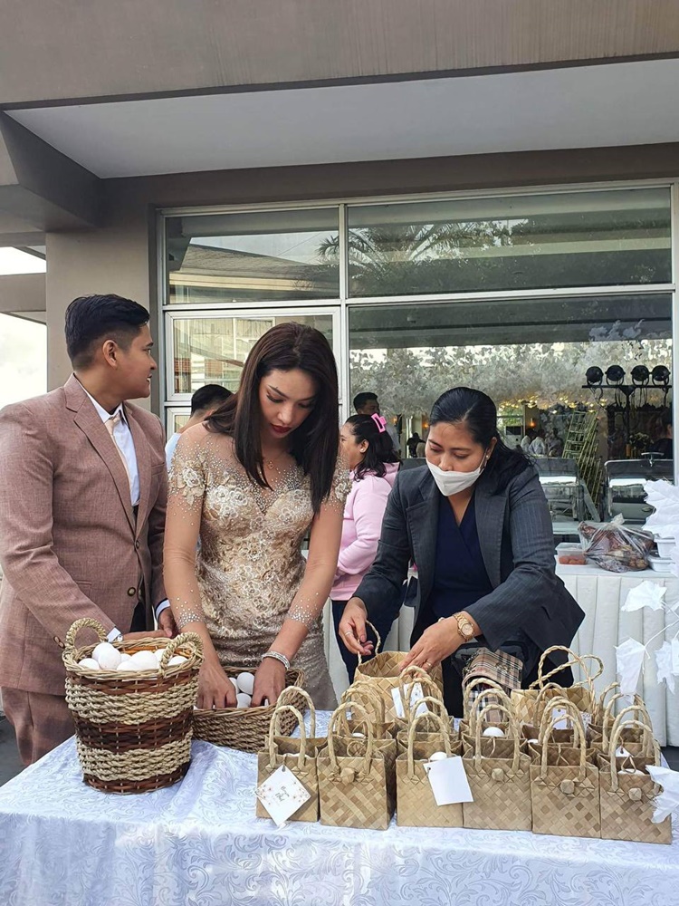 Newly-Wed Couple Gives Eggs as ‘Giveaway’ Gifts for Wedding Guests