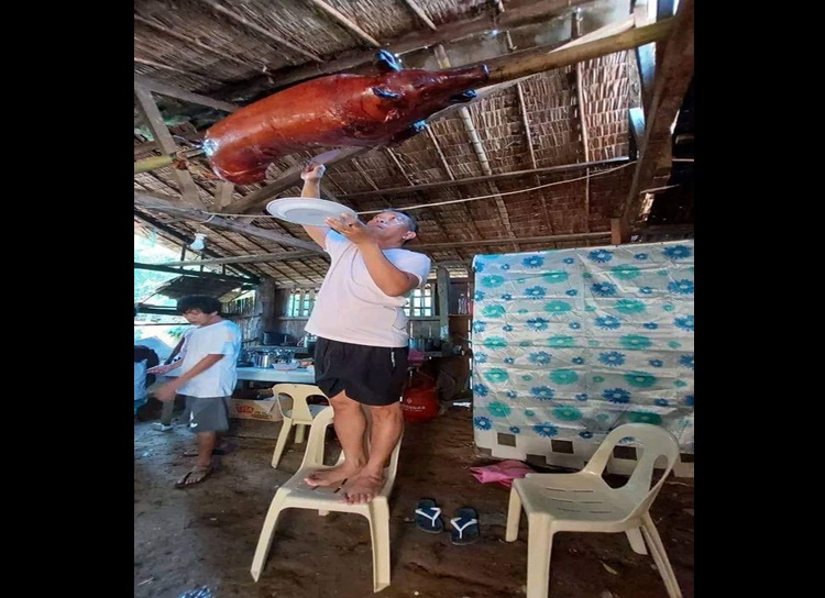 Witty Guy Shares Hilarious Photo of Lechon Baboy Suspended in the Air