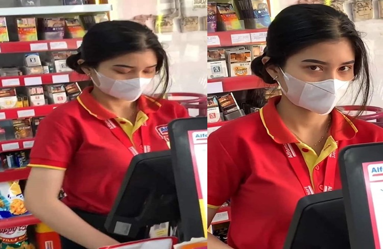 Beautiful Alfamart Employee Capture Hearts of Netizens