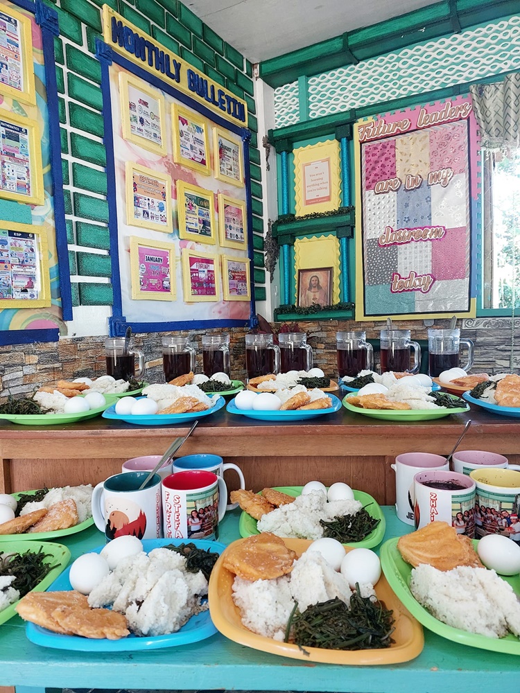 Good-Hearted Teacher Provides Delicious Yet Healthy Breakfast for Learners