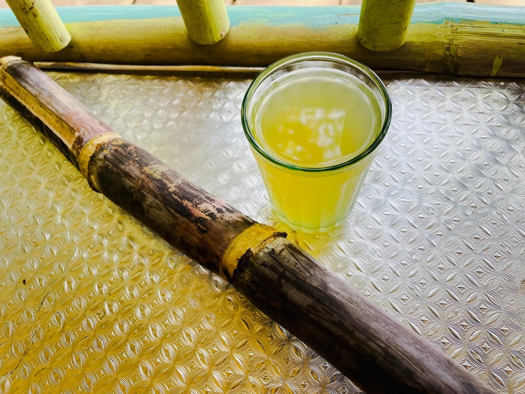 Elderly Vendor Goes Viral for Selling Pure Sugarcane Juice “Purong ...