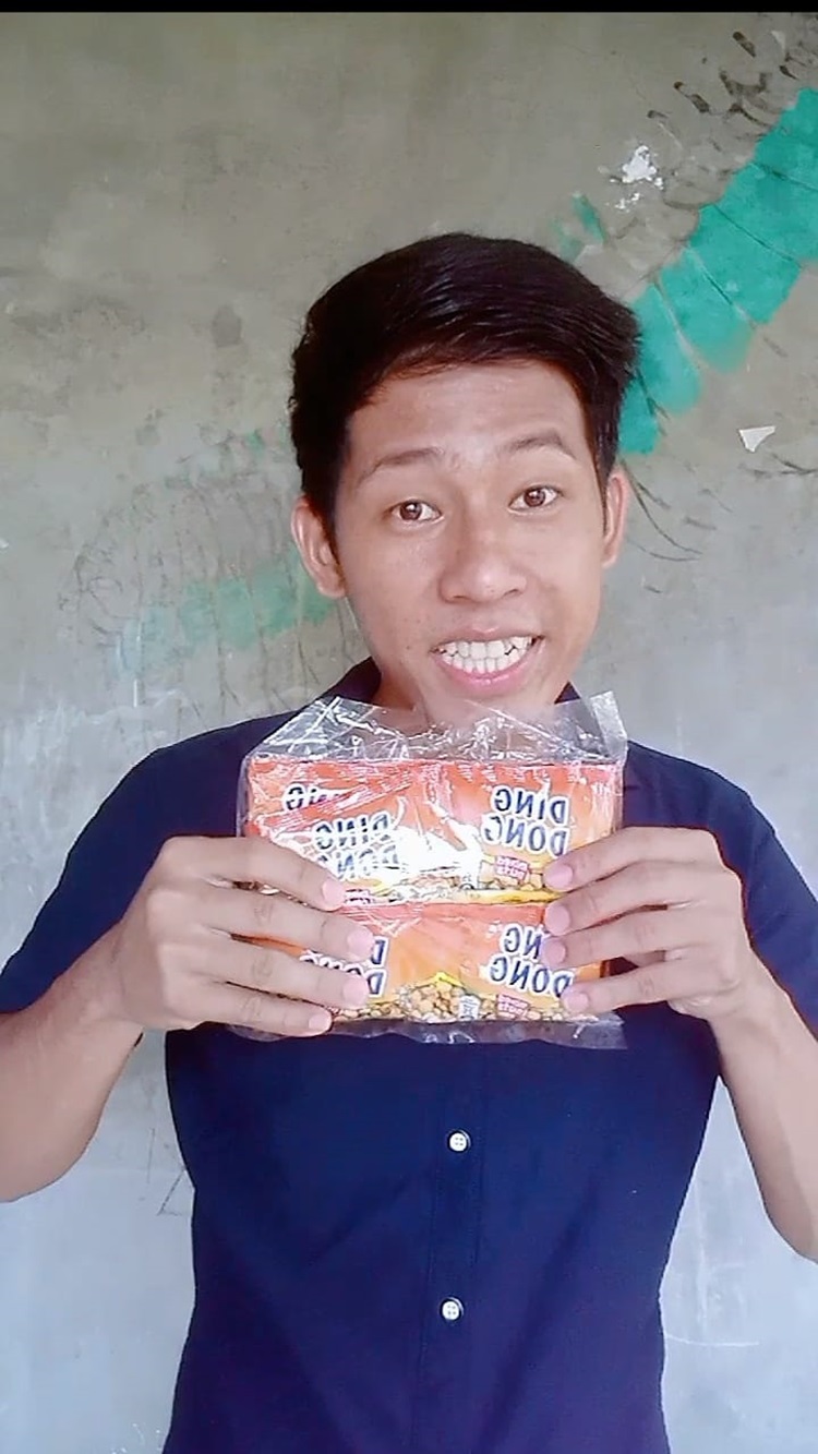 Artist Creates Dingdong Dantes Artwork Using Dingdong Snack Wrappers