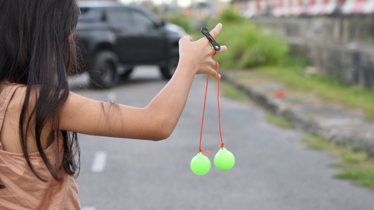 Group Warns Trending Lato-Lato is a Dangerous Toy for Children