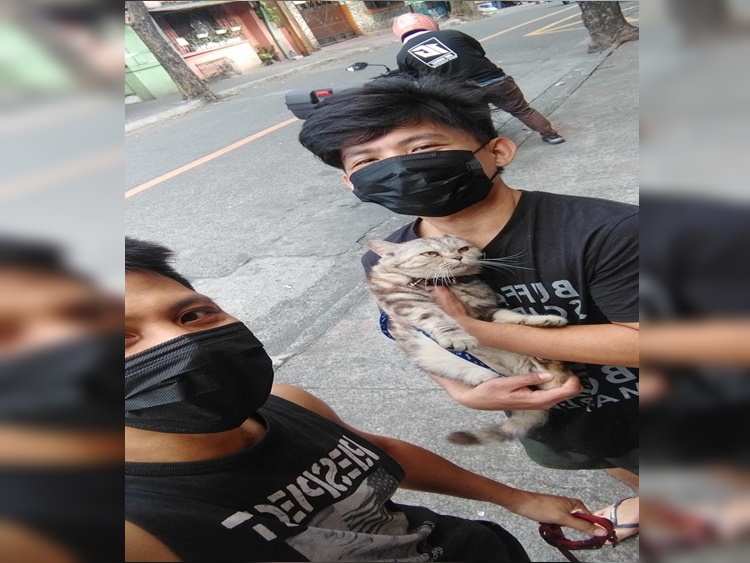 “PARANG 'DI SIYA HAPPY,” Young Boy Returns Lost Cat to Owner
