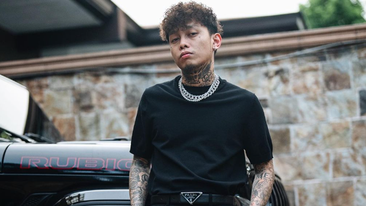 Skusta Clee Photo with a Mysterious Woman Goes Viral: “Ikaw na nga yon”