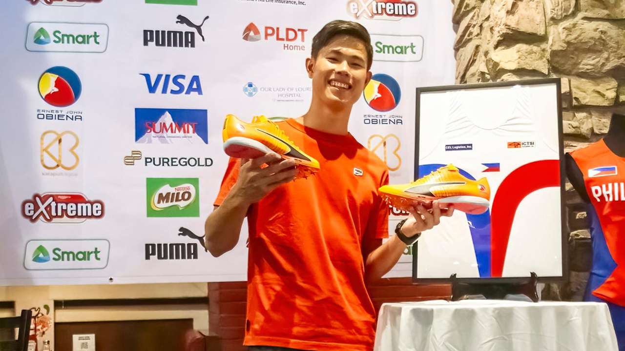 EJ Obiena Auctions Gear in Fundraising for Pole Vault Training Pits