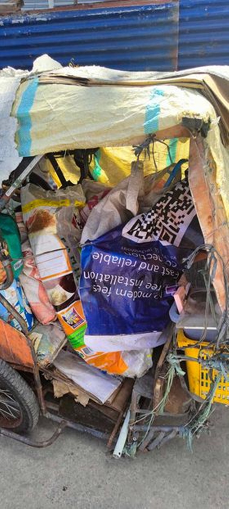 Kind-Hearted Students Extend Helping Hand to Elderly Trisikad Driver ...