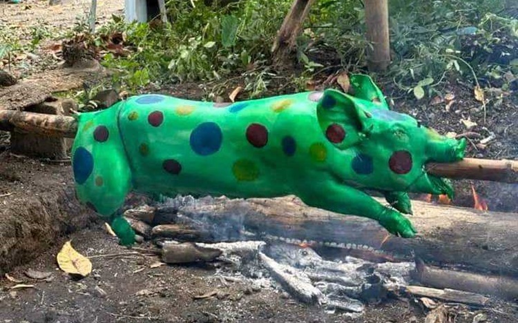 Green Lechon Baboy w/ Dotted Pattern Goes Viral Online | PhilNews
