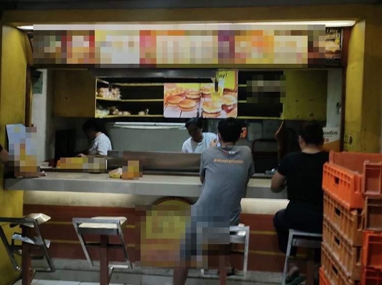 Customer Gets Upset Over Change Issue, Shares Unpleasant Experience at ...