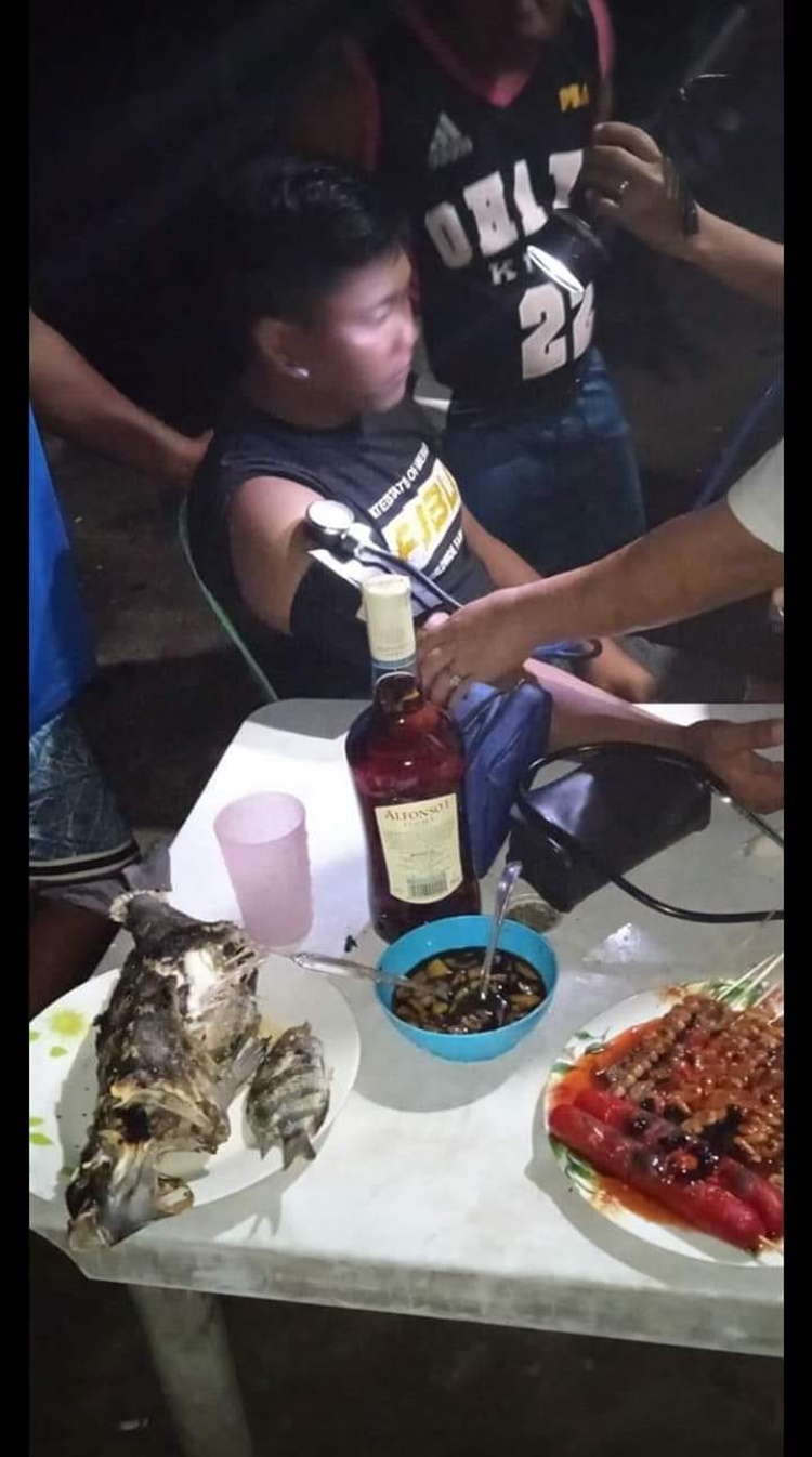 Group of Men Checking Their Blood Pressure Before Drinking Session Goes Viral| PhilNews