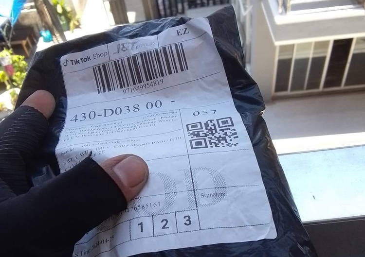 Delivery Rider Disheartened as Customer Fails to Claim Parcel | PhilNews