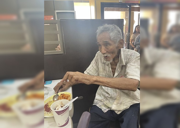 Kind Lady Helps Poor Senior Citizen Escorted Out by Staff Members| PhilNews