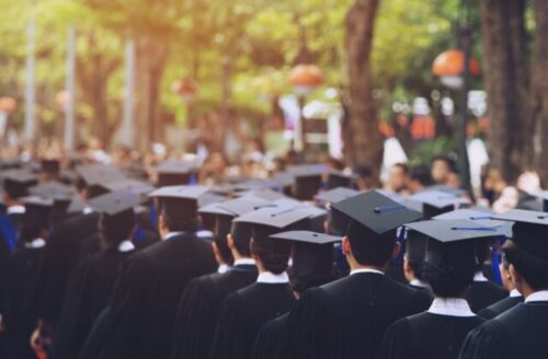 Graduate Receives Roasted Duck Bouquet at Graduation Ceremony | PhilNews