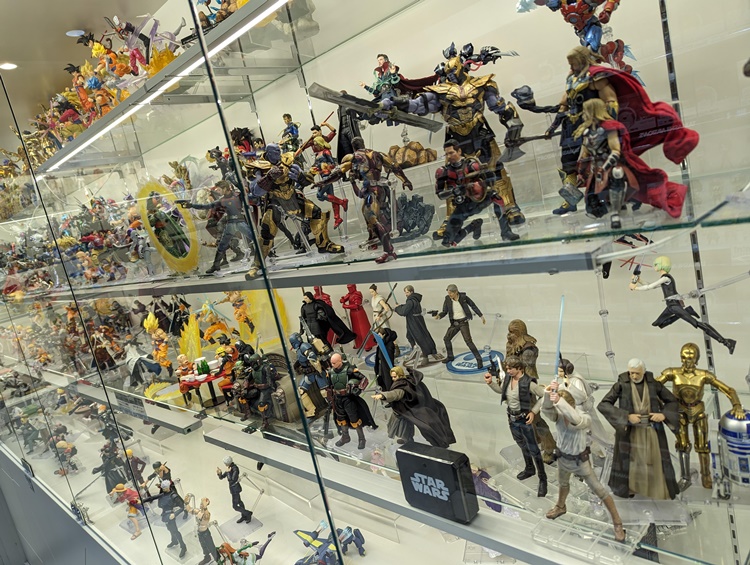 Toy Collector Brings Laughter Online w/ Makeshift Plastic Bag Display ...