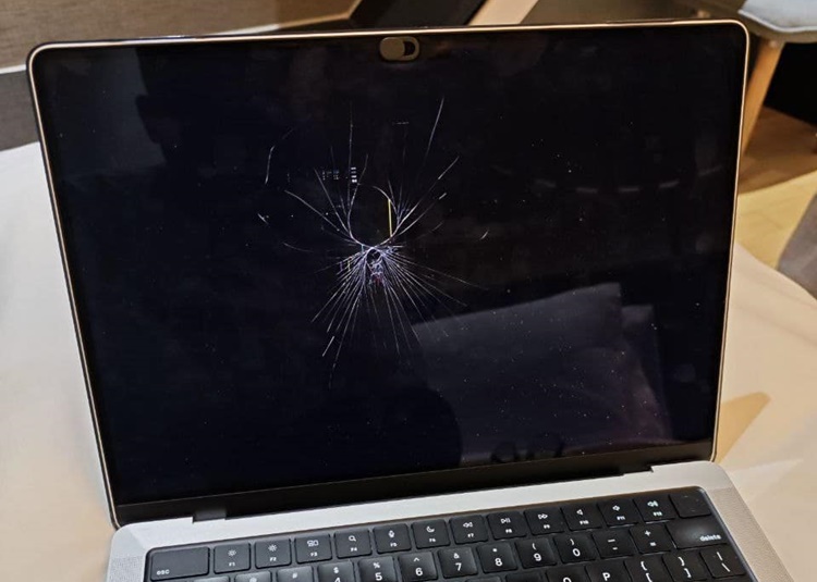 Passenger Complains to Airline Over Broken Laptop| PhilNews