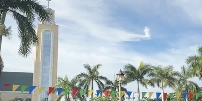 Christ-Shaped Cloud Appears After Mass in Naga City | PhilNews