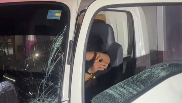 Truck Driver Smelling of Alcohol Injured After Crashing Into EDSA ...