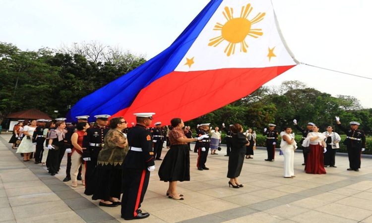 7 Things You Should Never Do to the Philippine Flag | PhilNews